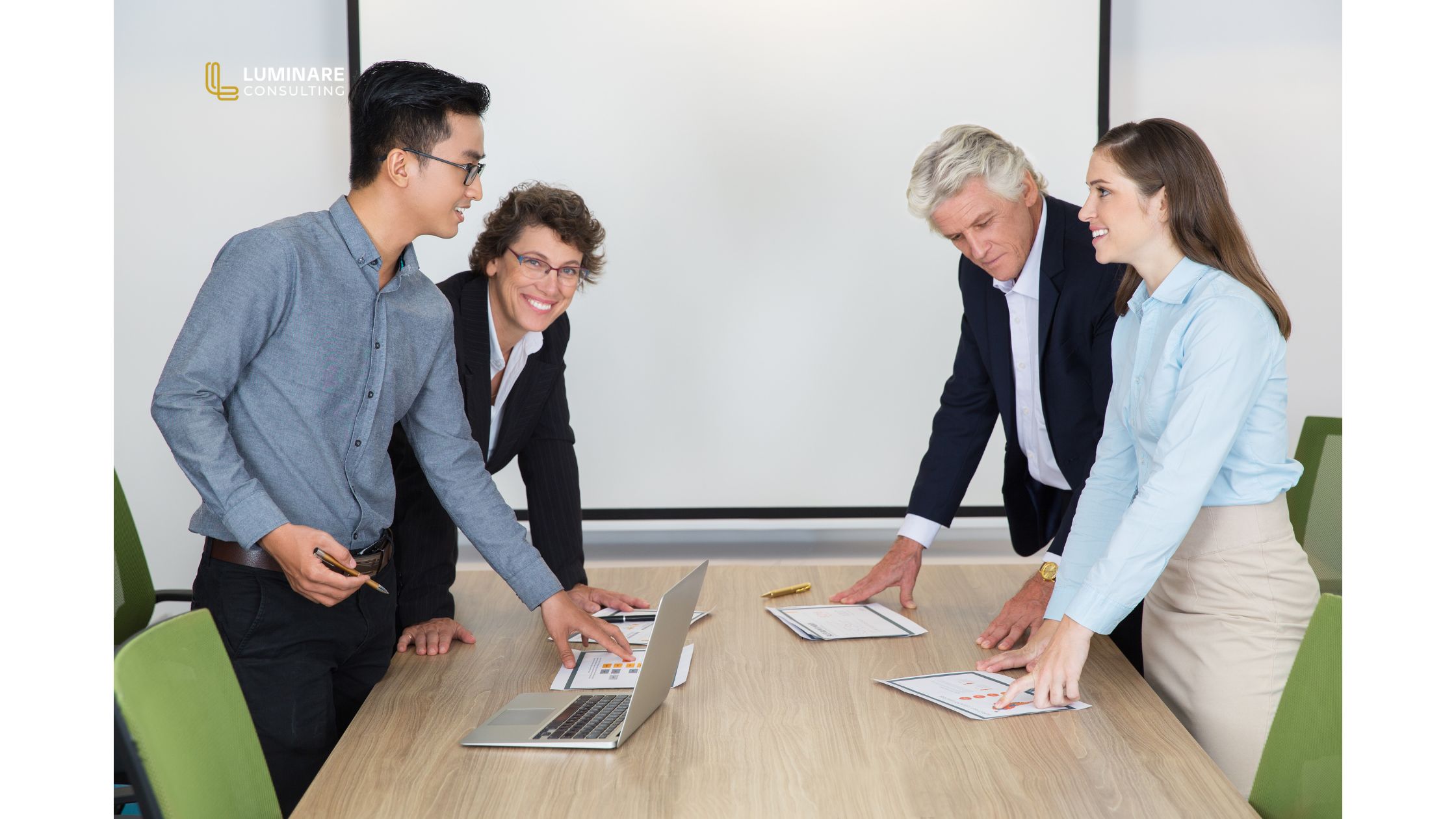 Steps to Select the Right HR Service Partner for Executive Success